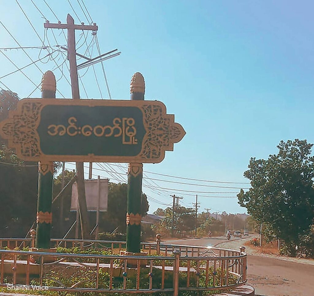 မြစ်ဧရာကို ဆန်တက်နေသည့် စစ်ရေယာဉ်အုပ်စု ဗန်းမော်သို့ ဆိုက်ကပ် Bur Mizzima Com