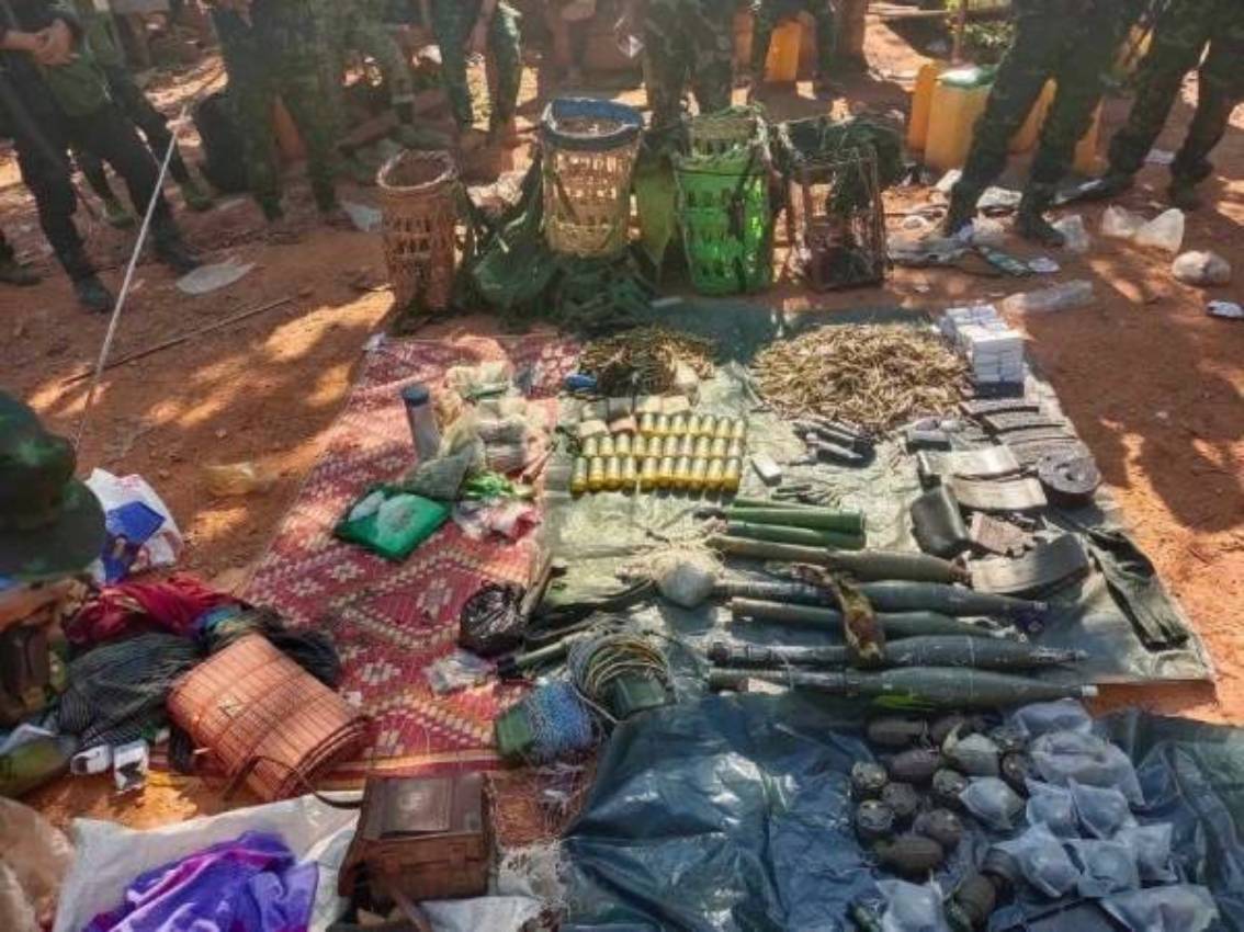 မယ်စဲ့မှ တပ်ဆုတ်လာသည့် စစ်ကောင်စီတပ်သားများ တိုက်ခိုက်ခံရ၊ ၂၀ ဦး သေဆုံး အရှင်ဖမ်းမိသူရှိ Bur