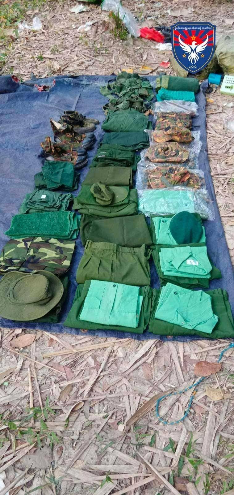 ခမရ ၄၀၆ မှ တပ်ပြောင်းပစ္စည်းများ KNLA၊ PDF သိမ်းဆည်းရရှိ - BUR.MIZZIMA.COM