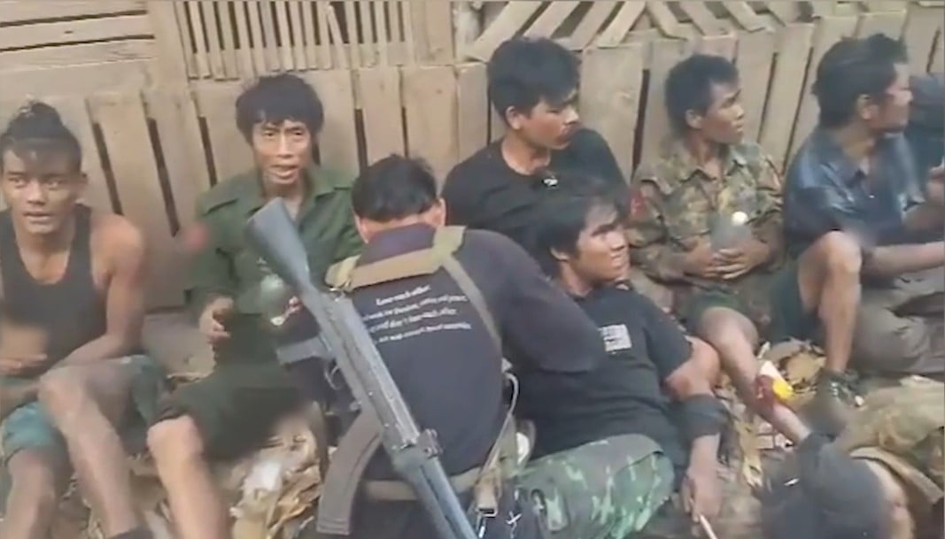 ဖားဆောင်းသို့ စစ်ကူလာသည့် စစ်ကောင်စီ စစ်ကြောင်းမှ တပ်ရင်းမှူးအပါ ၆၀