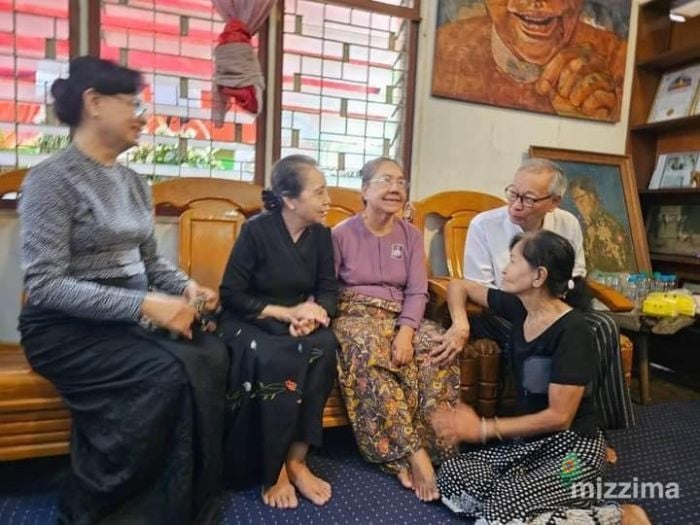 NLD ပါတီ နာယကကြီး သူရဦးတင်ဦး ဈာပနကို သမ္မတဦးဝင်းမြင့် ဇနီး တက်ရောက် - BUR.MIZZIMA.COM