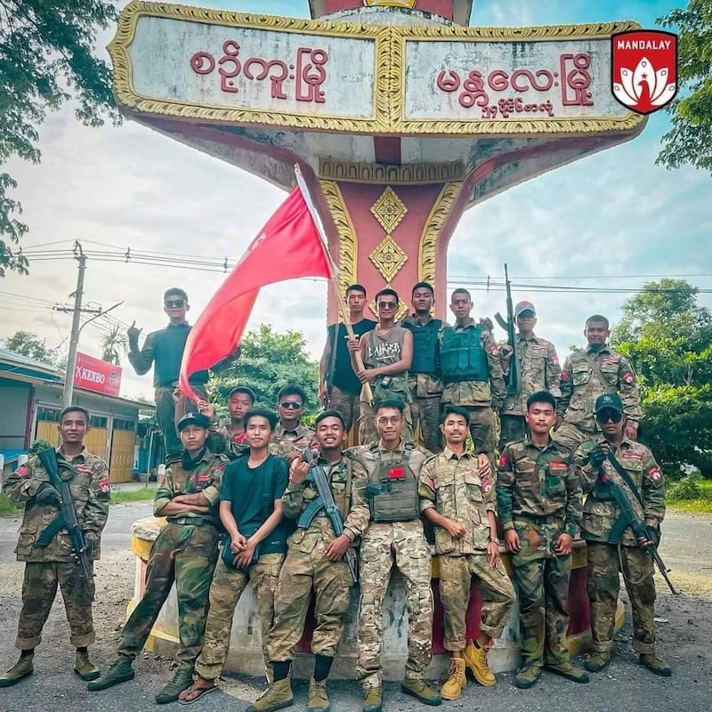 စဉ့်ကူးတွင် ဧရာဝတီမြစ်လယ်မှ စစ်ကောင်စီစခန်းကို ရေကြောင်းတိုက်ပွဲဖြင့် Pdf တိုက်ခိုက်သိမ်းပိုက