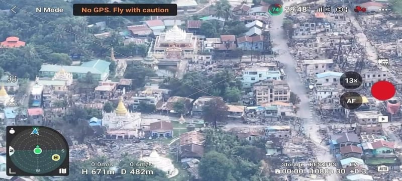 ထီးချိုင့်မြို့ စစ်ရေးတင်းမာနေပြီး စစ်ကောင်စီက လေကြောင်းမှ ဗုံးအလုံး ၆၀ ကျော်ကြဲချတိုက်ခိုက