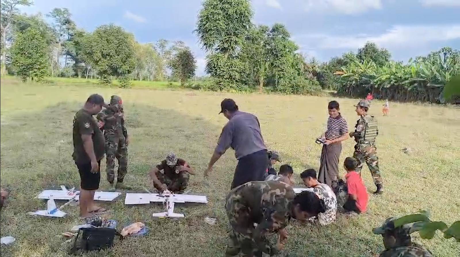 ဒီပဲယင်းမြို့ပေါ်က စစ်ကောင်စီတပ် အထိုင်နေရာ ၃ ခုကို လက်လုပ်ဒရုန်းများဖြင့် တိုက်ခိုက် Bur