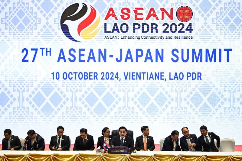 တောင်တရုတ်ပင်လယ်အရေး အငြင်းပွားမှုတို့ရှိနေစဉ် အာဆီယံခေါင်းဆောင်တွေ