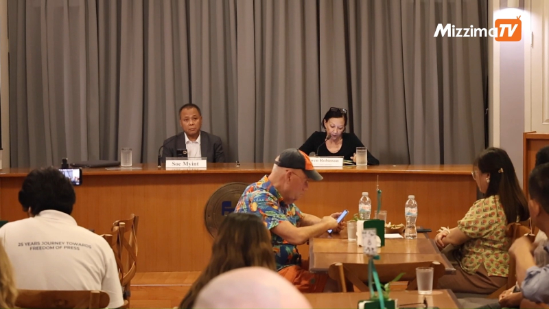 မဇ္ဈိမရဲ့ ၂၆ နှစ်တာဖြတ်သန်းမှုစာအုပ်ဟာ မြန်မာ့ဒီမိုကရေစီလှုပ်ရှားမှုမှတ်တမ်းလည်းဖြစ်တယ်လို့ဆို