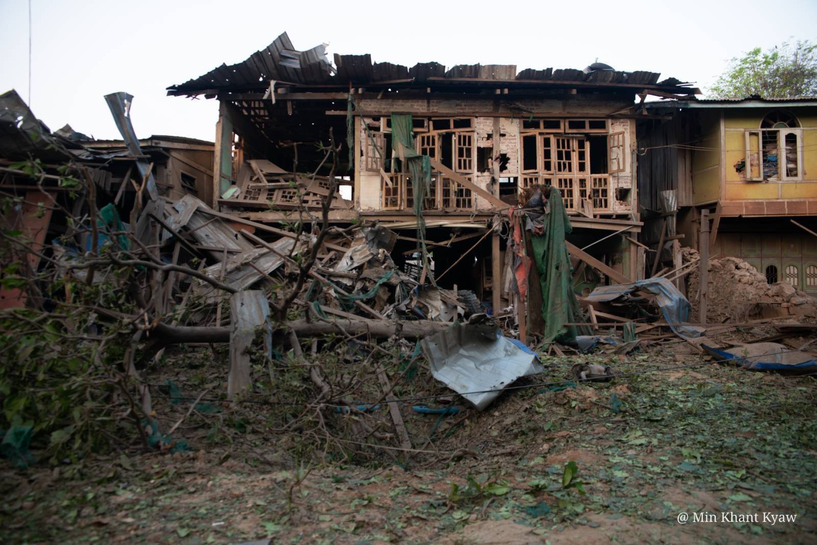 သင်္ကြန် ၅ ရက်အတွင်း မြို့ ၁၃ ခုကို ဗုံးကြဲ၊ သံဃာအပါအဝင် အရပ်သား ၁၂ ဦးထက်မနည်း သေဆုံး Bur