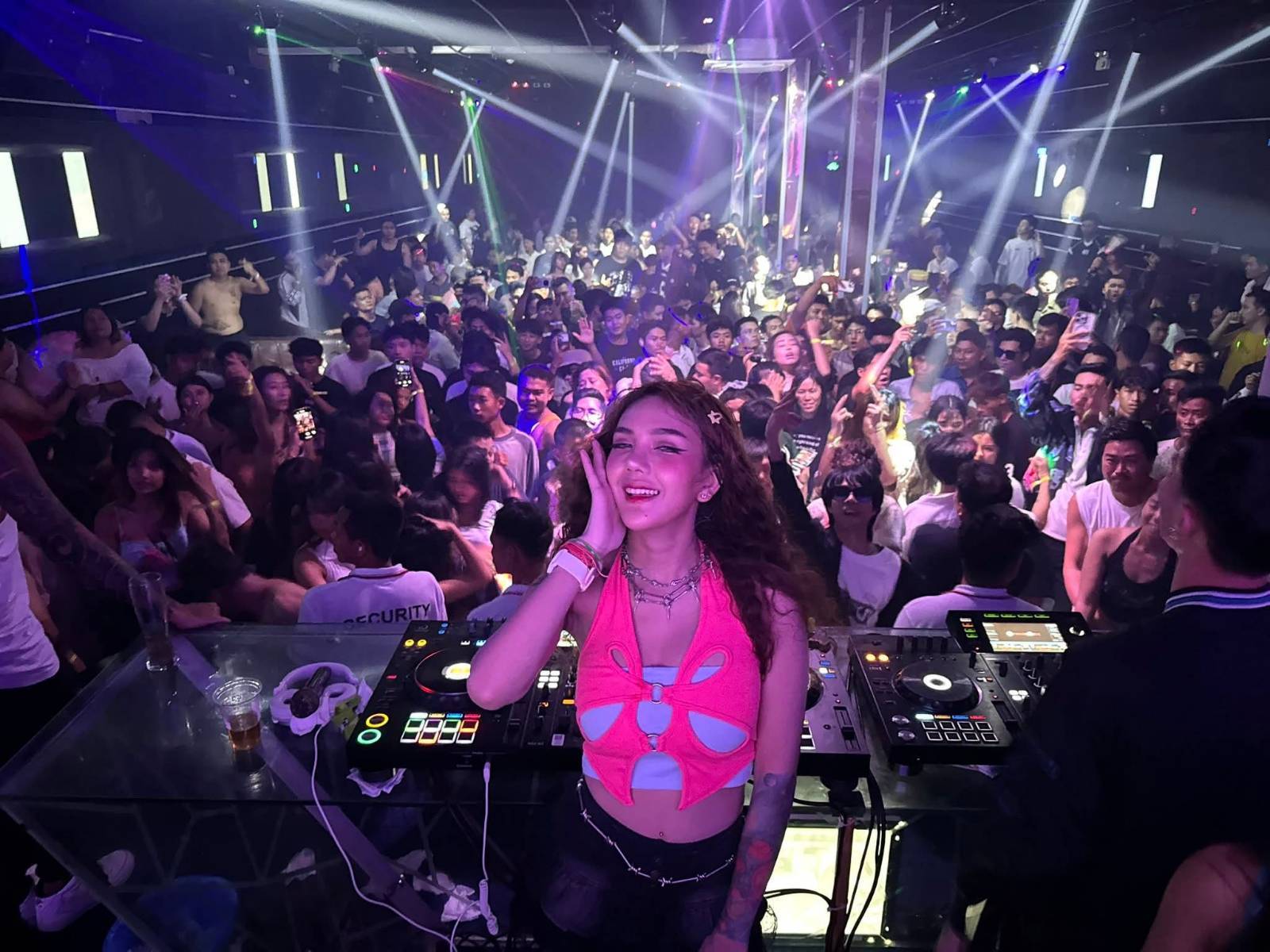 DJ Violet အပါအဝင် ၄ ဦးကို ပုဒ်မ ၅၀၅(က)ဖြင့် စစ်ကော်မရှင် ဖမ်းဆီးအမှုဖွင့် - BUR.MIZZIMA.COM